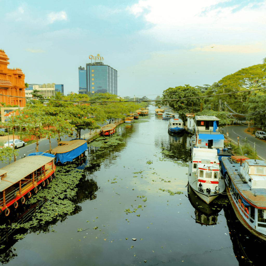 Alleppey tourist places-Boathouse in Alleppey- Houseboats Alleppey
